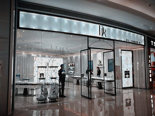 Jewellery Retail Store Front and Window Display Design - m2display