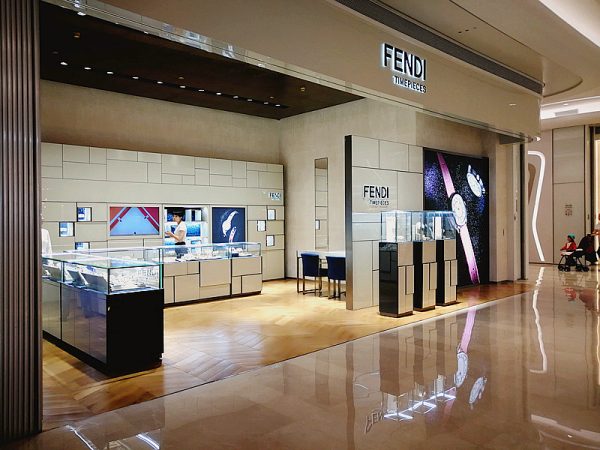 Jewellery Retail Store Front and Window Display Design - m2display