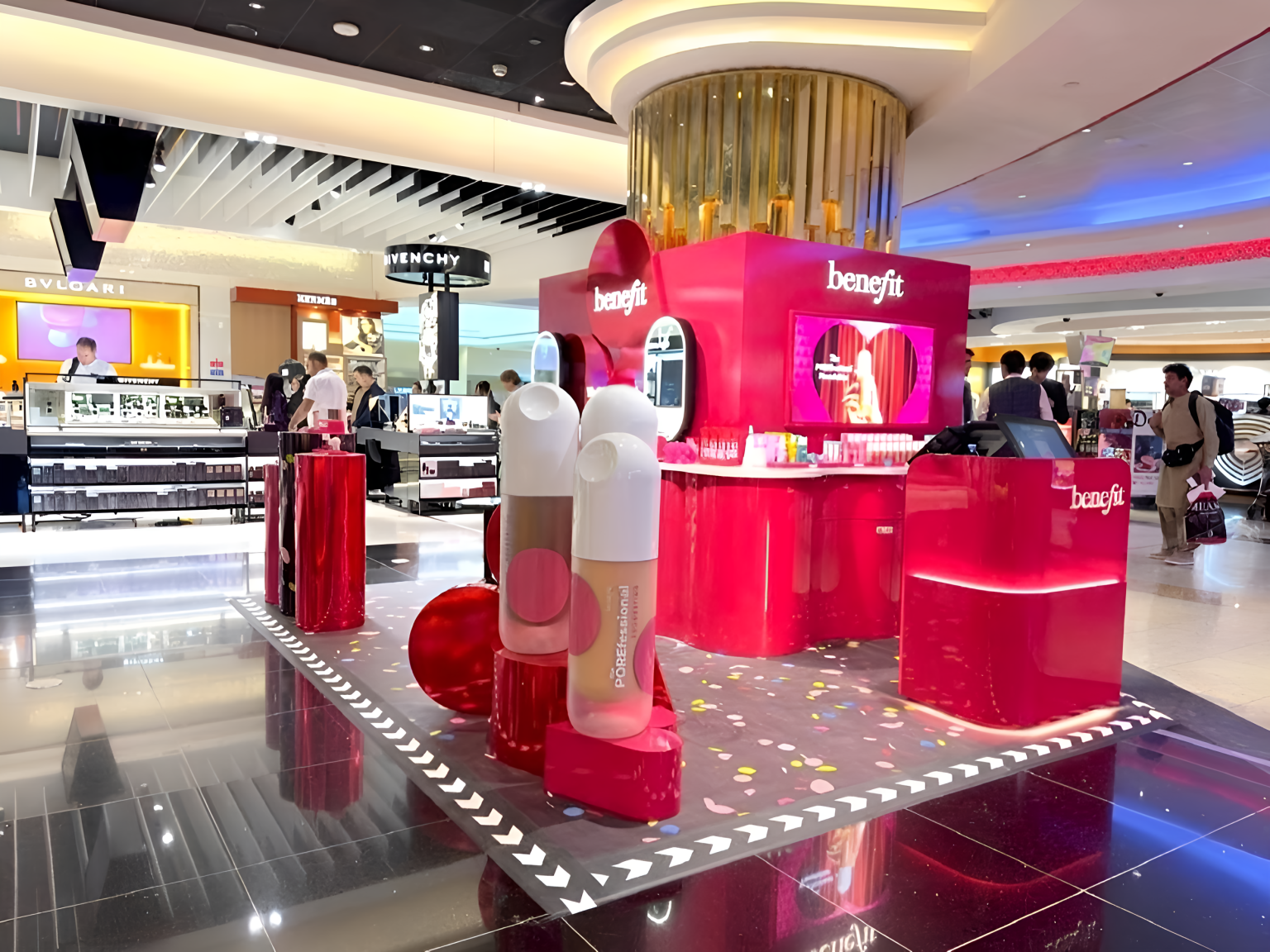 Benefit Brings the Fun: Playful Pop-Up Design in Dubai Duty Free ...